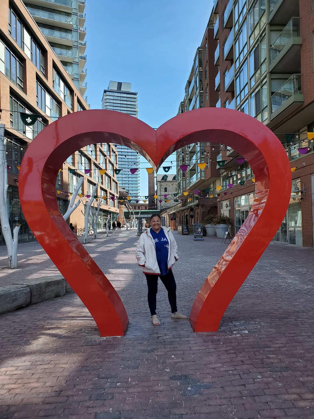Explore Toronto In One Day - roadtrippinkel.ca